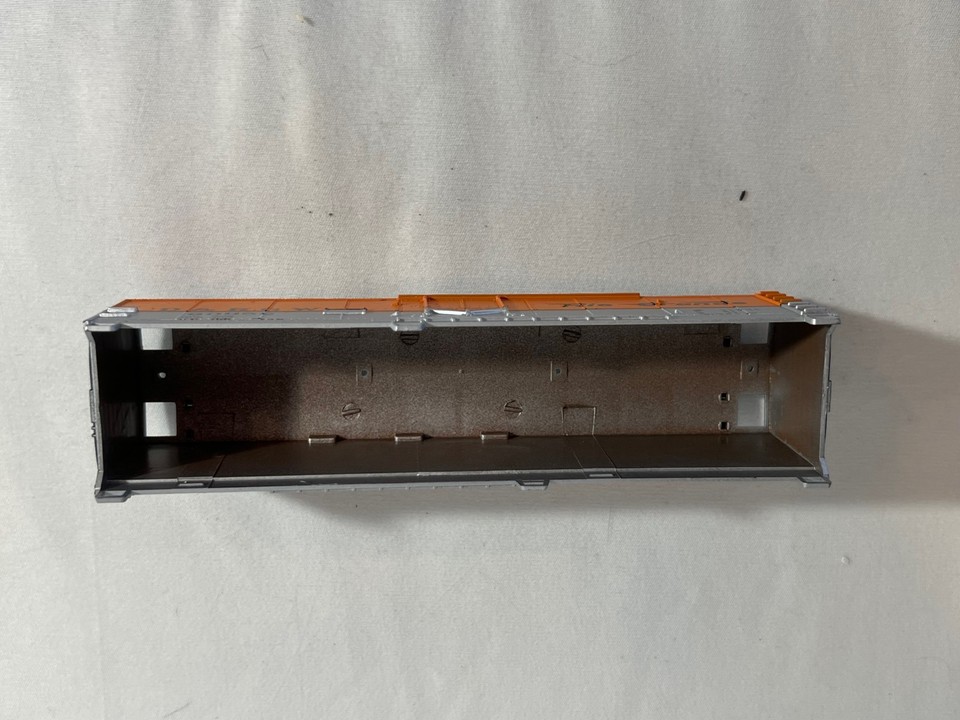 Walthers 932-3305 HO Scale 40' Plug Door Reefer, D&RGW #60952 | eBay