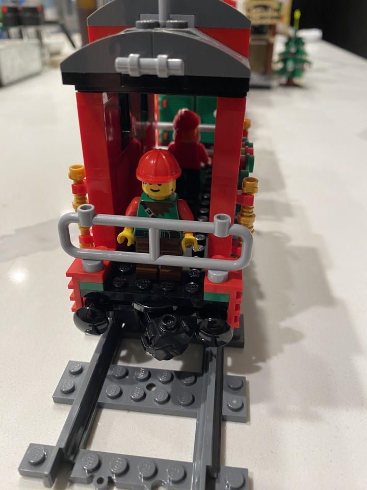 Lego Winter Holiday Train Station & Train MOC Similar to 10259 & 10254 ...