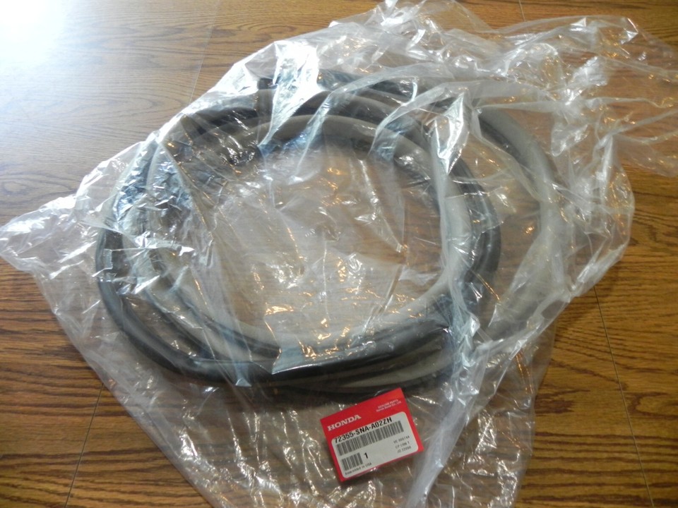 G.H. Seal, L Front Door Opening *YR400L* (Sienna Beige) - Honda (72355 ...