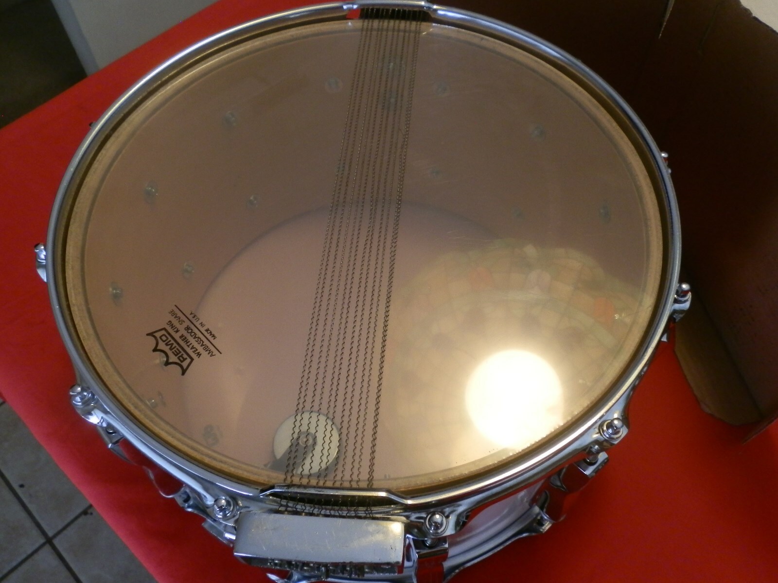 LUDWIG COLISEUM 14X8 W/ORCHESTRAL VIBE SNARES,12 LUG SNARE DRUM WHITE ...