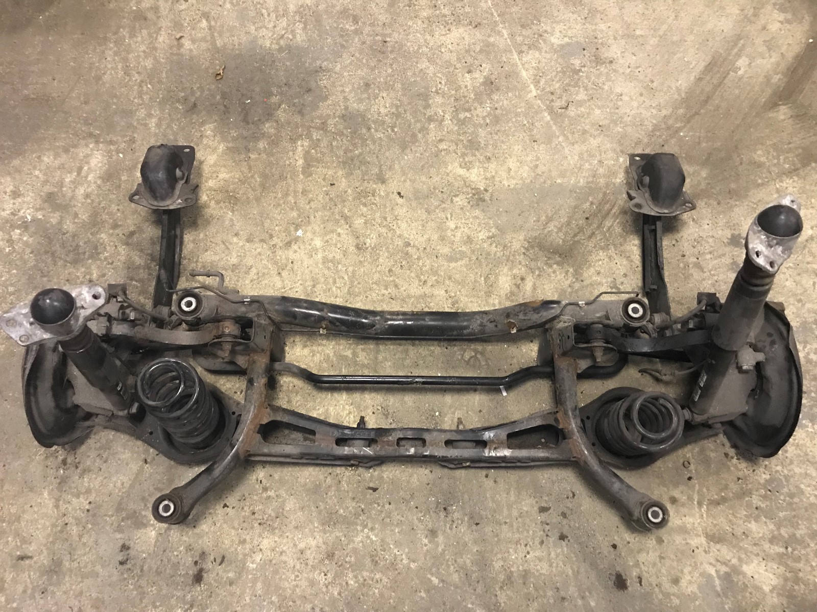 COMPLETE REAR AXEL SUBFRAME HUBS VOLKSWAGEN PASSAT B7 2.0TDI DIESEL ...