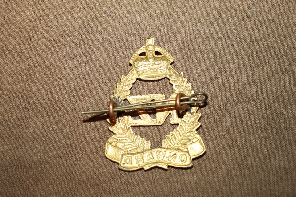 Original WW2 Royal New Zealand "NZ" "Onward" Metal Cap Badge w/Prongs ...