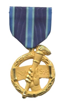 GENUINE Full Size US Space program NASA Outstanding Leadership Medal ...
