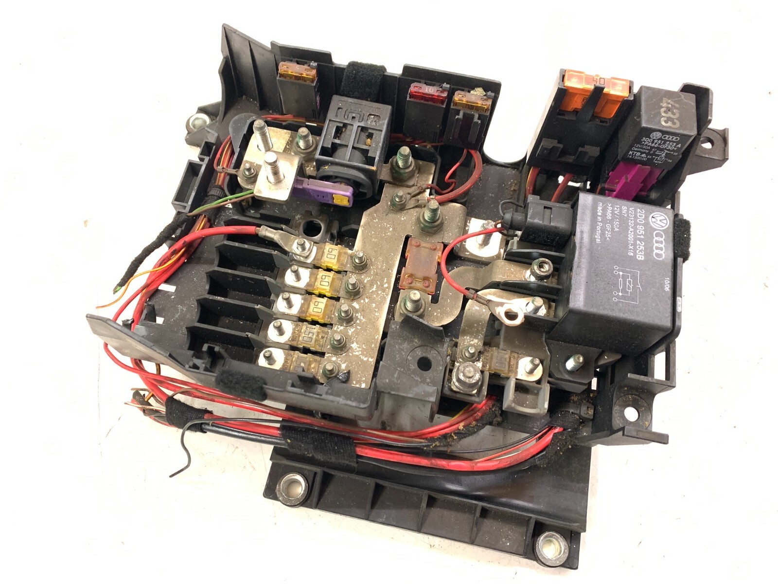 VW Touareg 7L ZE Sicherungskasten + Relais Batterie 7L0937548D ...