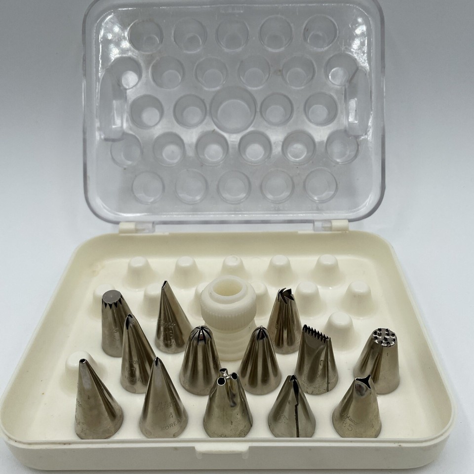 Wilton Cake Decorating Tips Holds 26 Tips Includes 13 Tips READ | eBay