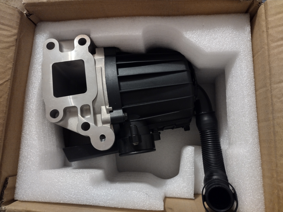 Crankcase Breather Oil Separator Compatible with Freightliner for Mack ...