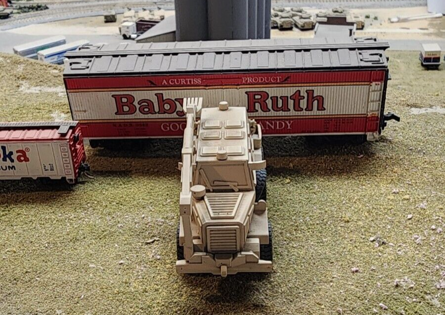 HO Scale 1:87 Buffalo MRAP (mine protected vehicle) US Army Desert Camo ...