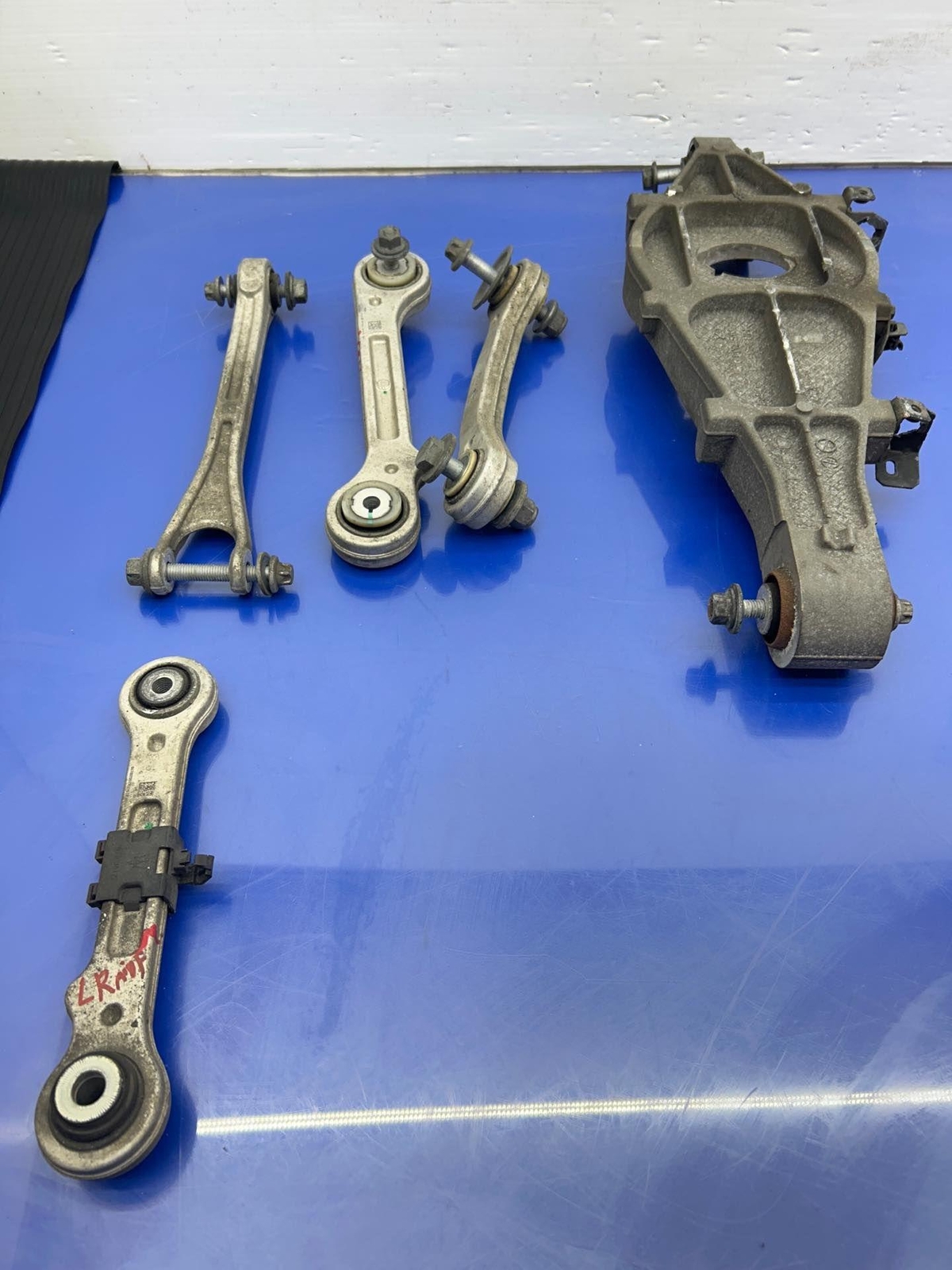 2017-2020 MASERATI LEVANTE RIGHT REAR UPPER & LOWER CONTROL ARM SET (5 ...