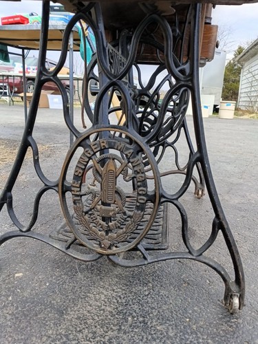 Antique Singer sewing machine and desk. G series serial number. | eBay