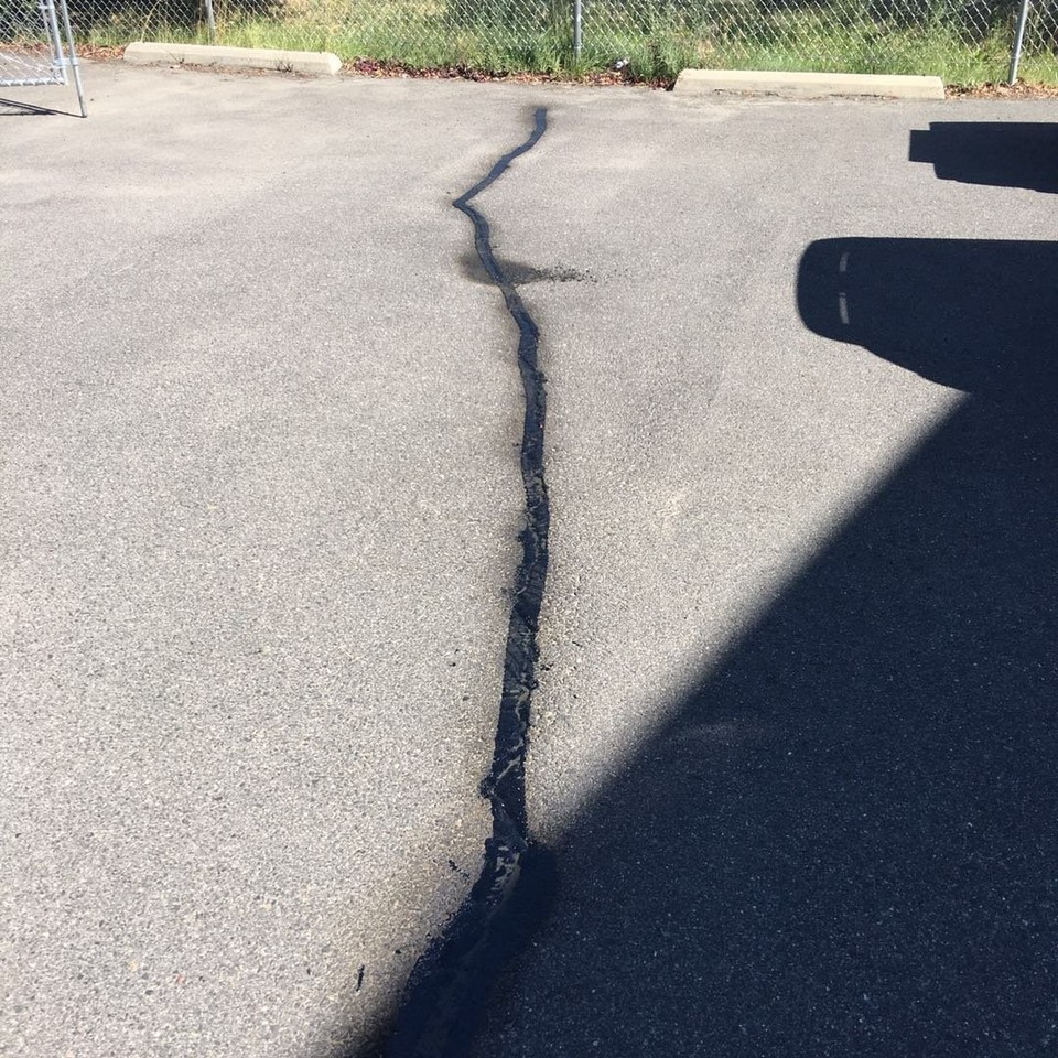 Driveway Crack Filler Self-Adhesive Asphalt Crack Repair Quik Joint ...