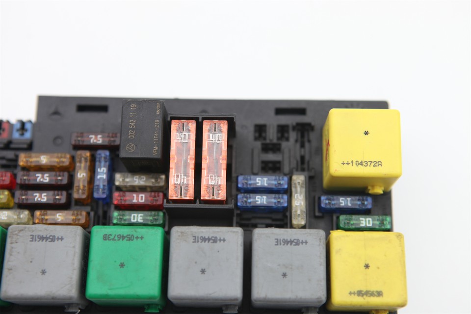 Front Relay Fuse Box For 2006-2013 For Mercedes W251 R500 ML550 GL550 ...
