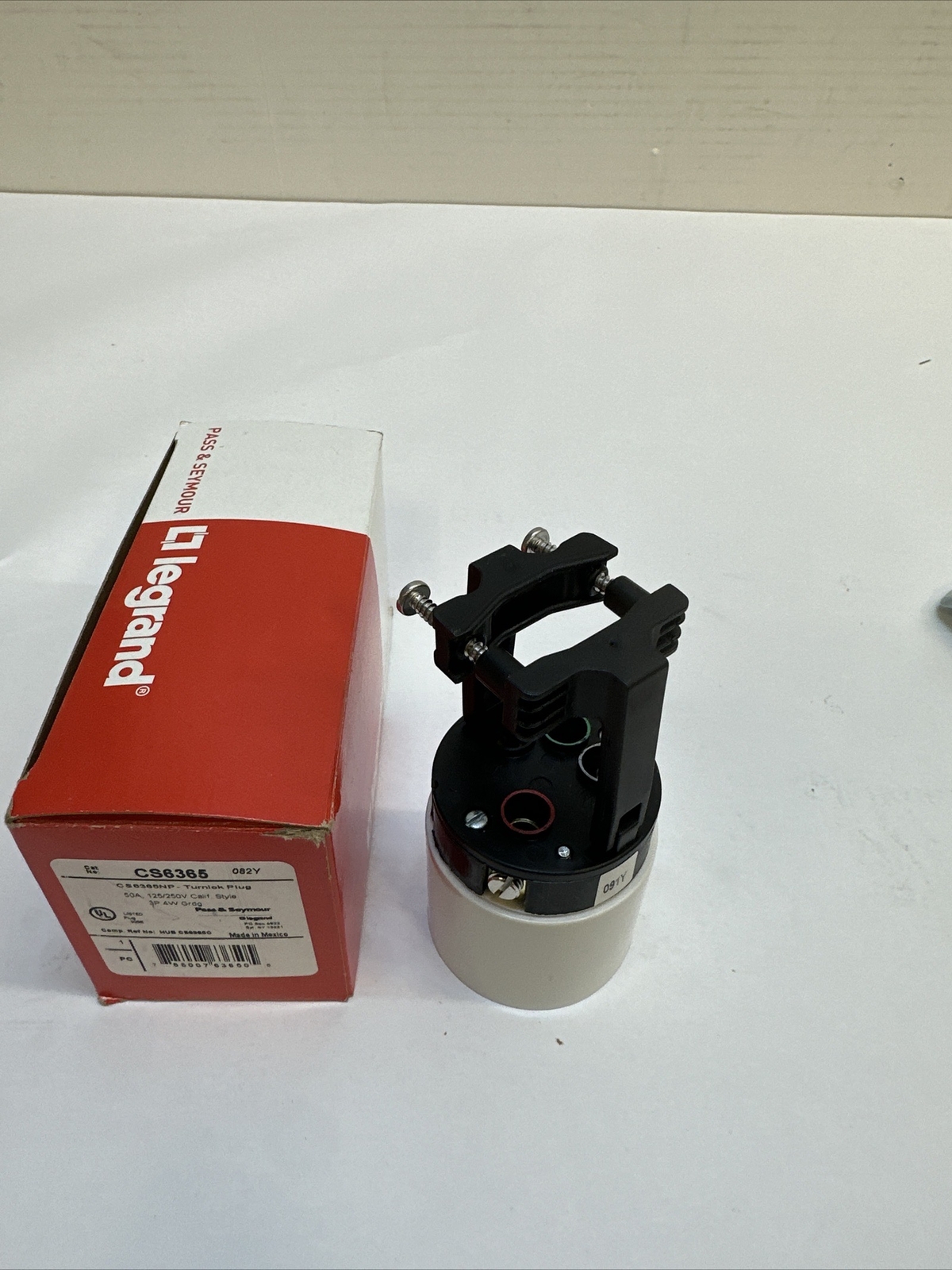 Pass & Seymour CS6365 250V 50A 2-Poles Locking Plug - Black/White for ...