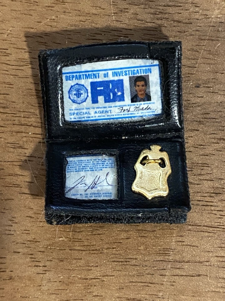Vintage Barbie Mattel Set MINI FBI badge ID Shield TOY 1:6 scale X ...