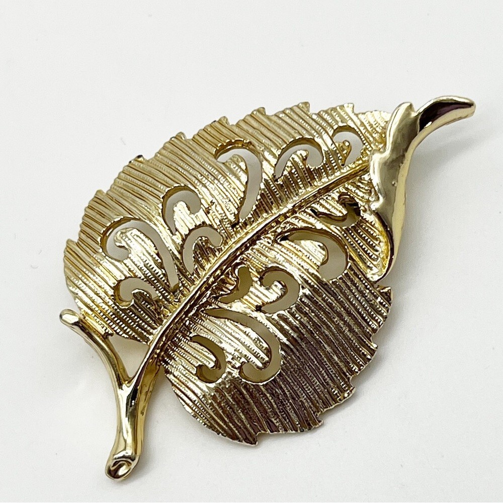 Vintage Gerrys Gold Tone Scroll Textured Leaf Brooch … - Gem