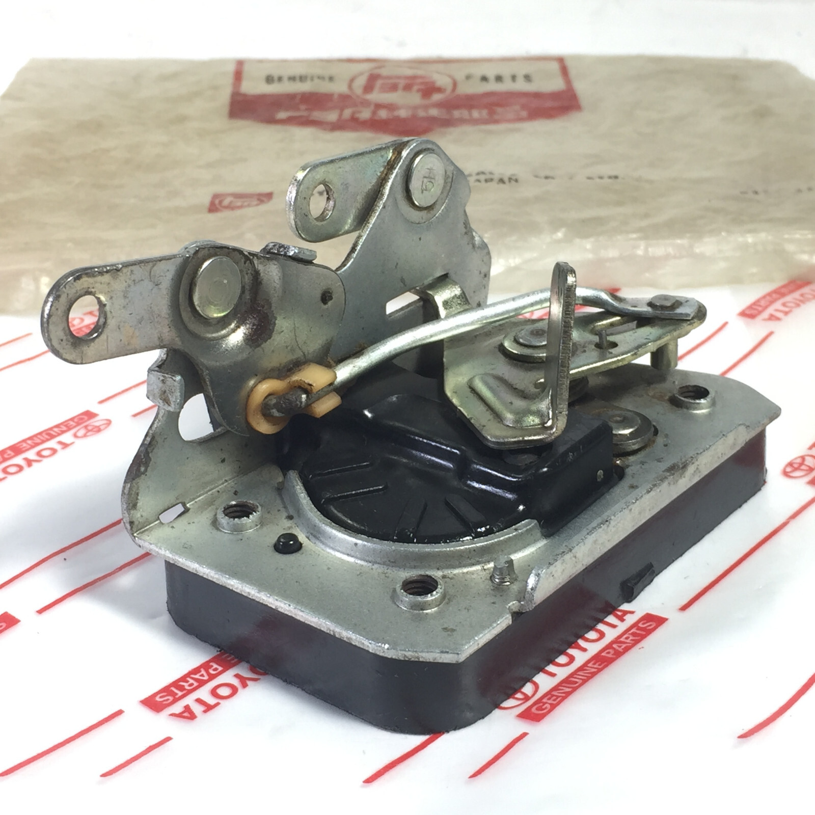 Lock Assy Rear Door Rh For Toyota Corolla KE30 KE36 TE31 38 Genuine NOS ...