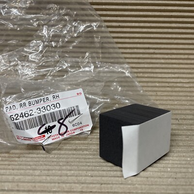 NEW Toyota RR Bumper Pad RH OEM 52462-33030 | eBay