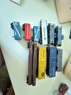 Lot of 11 Ho Scale Model Train cars 3 Box, 2 Flat, 2 Cabooses, 4 Semi ...