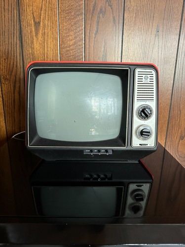Vintage Red 1976 GE Television General Electric Solid State TV - Works ...