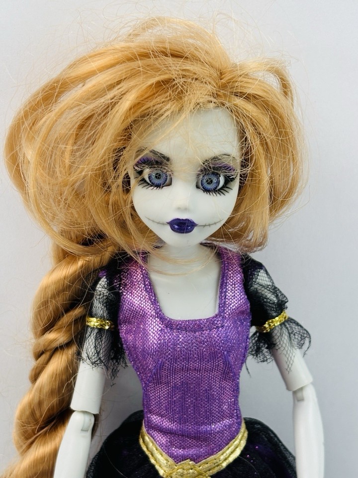 2013 WowWee Once Upon a Zombie Rapunzel Doll (No Shoes) | eBay