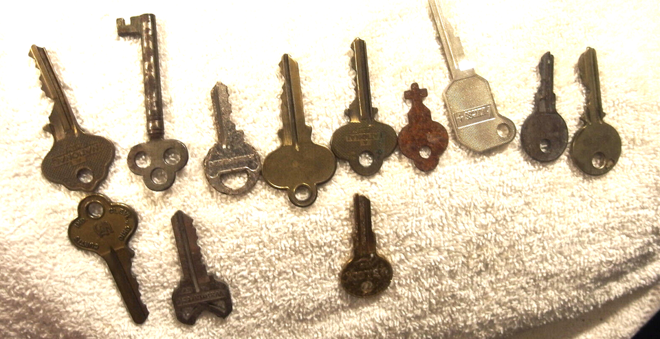 12 lot keys,skeleton.brass,vintage,estate collection for padlocks locks ...