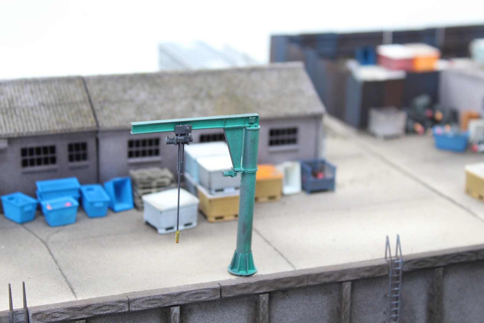 DOCKSIDE SWIVEL JIB CRANE - PAINTED MODEL OO 1/76 READY FOR DISPLAY ...