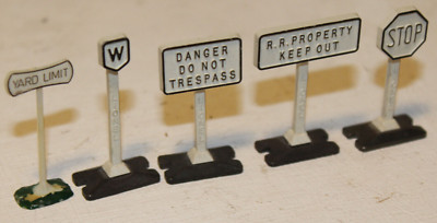 Lot of 5 pieces: LIONEL? MARX? RAILROAD TRAIN YARD SIGNS METAL/ PLASTIC ...