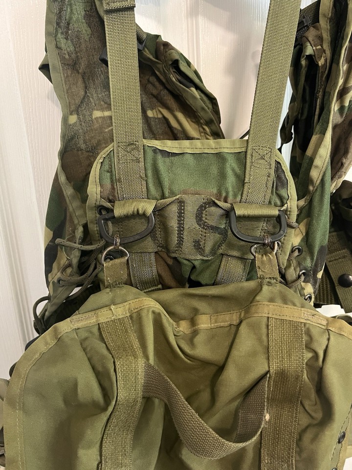 US Military ALICE Load Bearing Vest Set M Belt Canteens Pouches DLA100 ...