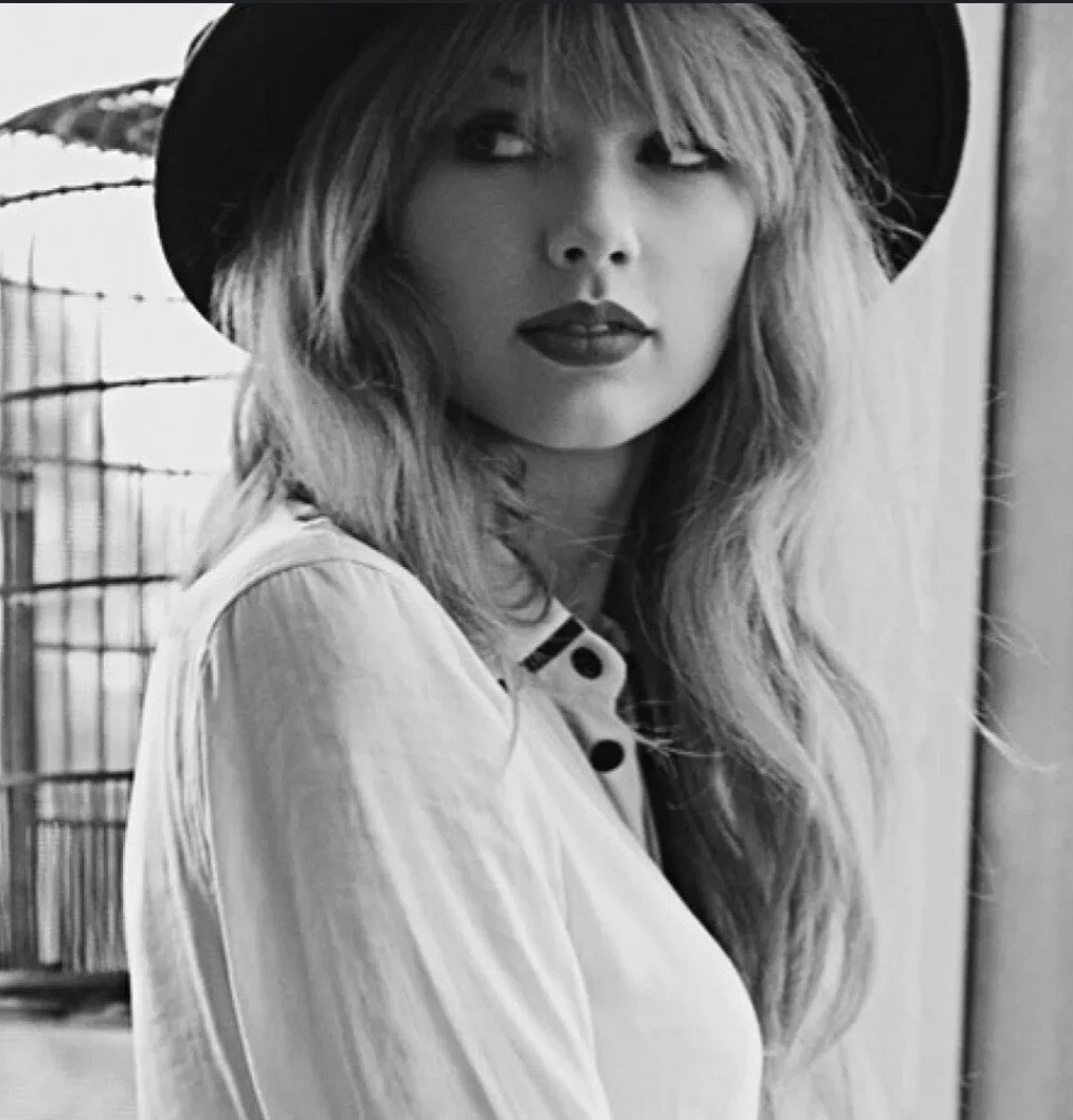 Taylor Swift Photoshoot Black And White