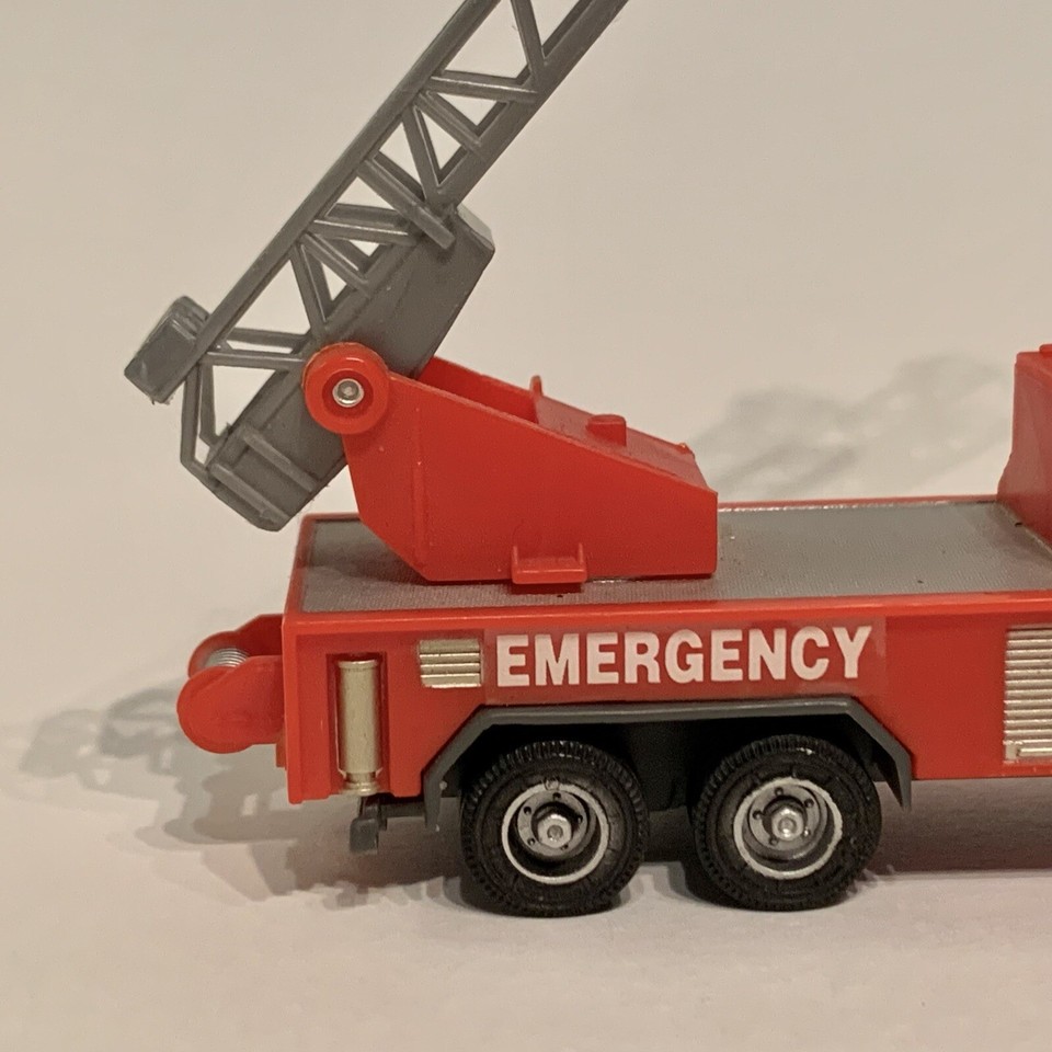 Kentoys Fire Engine Truck with Extending Ladder Volvo Emergency Vehicle ...