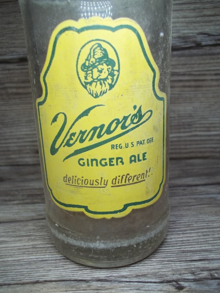 Vernor's Ginger ale soda bottle Detroit Mich. aged 4 years in wood Z27 ...