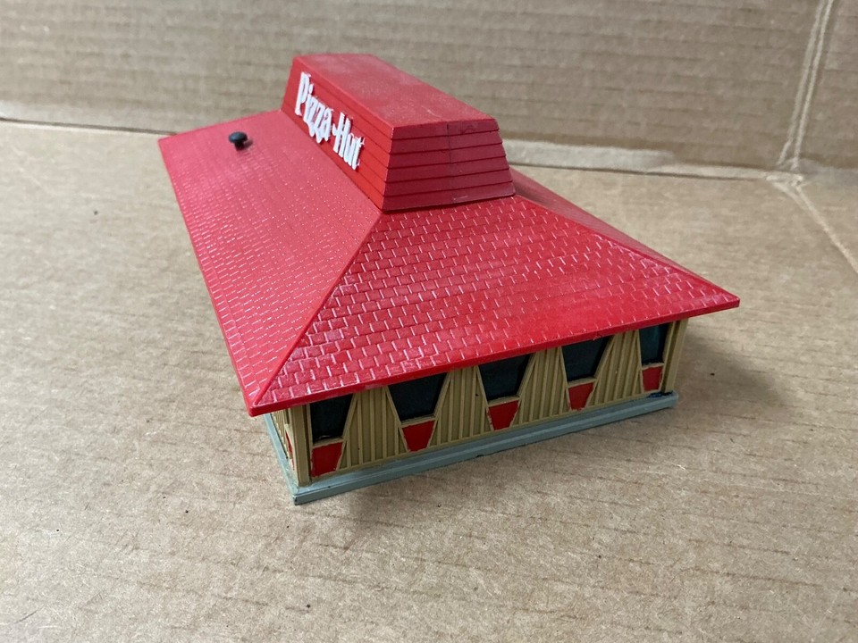 Vintage HO Scale PIZZA HUT built Train Layout Structure (7) | eBay