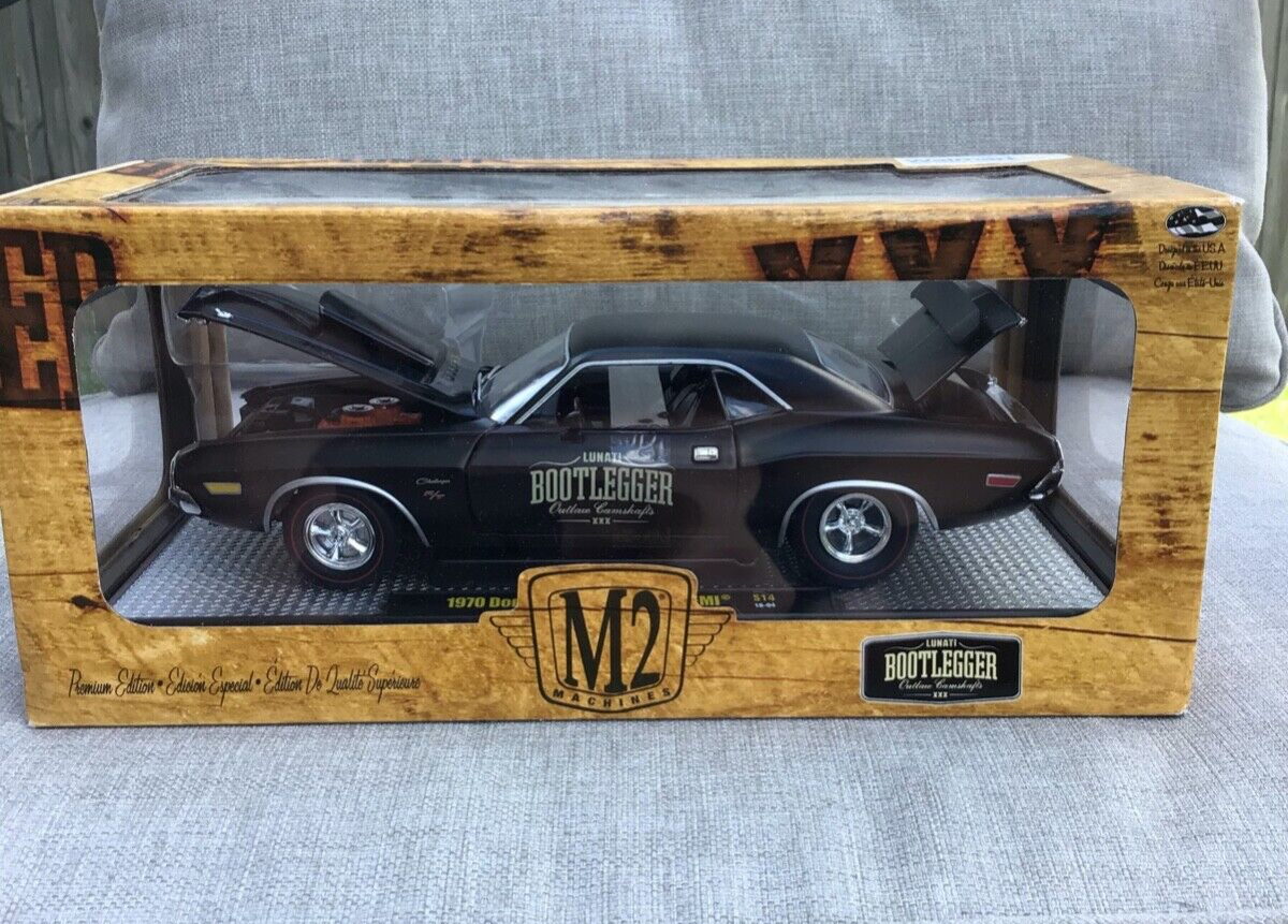 M2 Machines Bootlegger 1970 Dodge Challenger R/T HEMI S14 1:24 | eBay