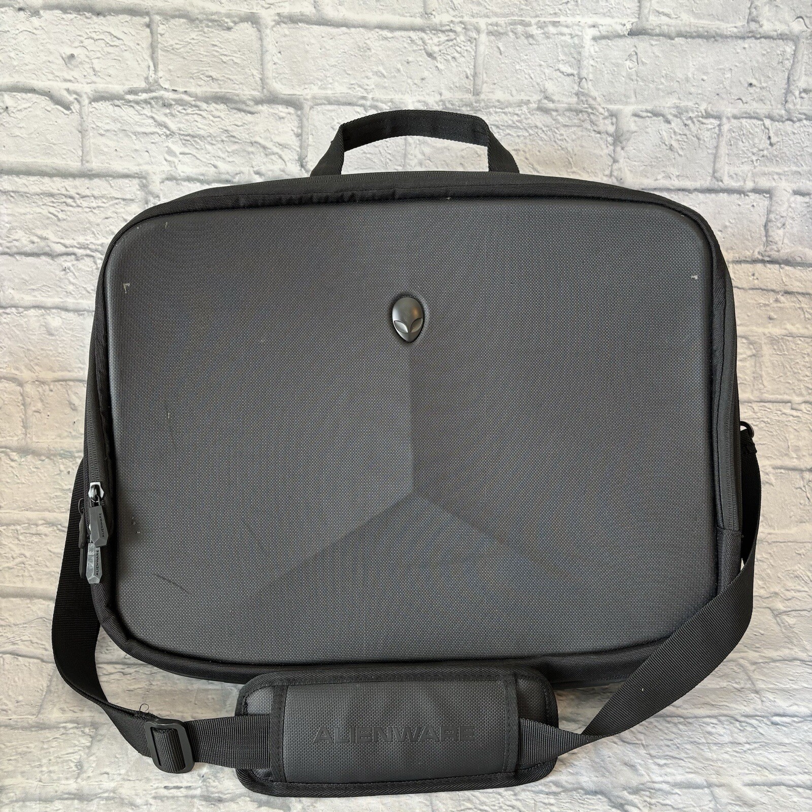 Alienware Vindicator 2.0 Gaming Laptop Briefcase, 17-… - Gem