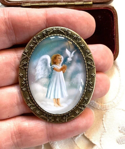 Lovely Cherub Child Angel Holding Dove VTG Effect Cameo Brooch ...