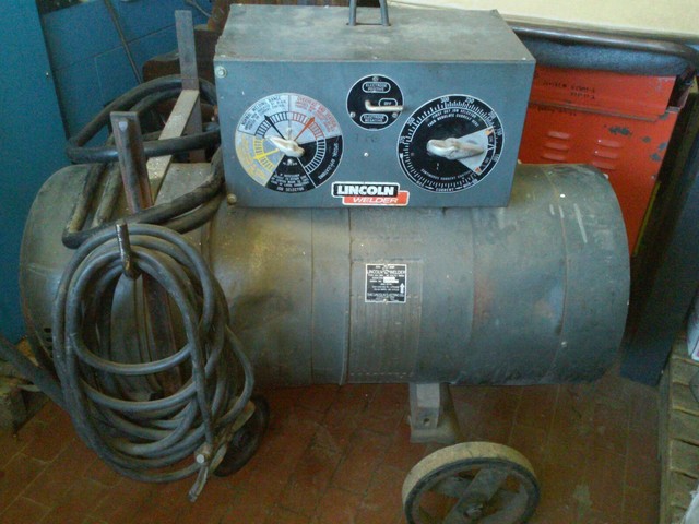 LINCOLN SHIELD ARC WELDER STICK WELDER 300 AMPS TORPEDO STYLE ON WHEELS ...