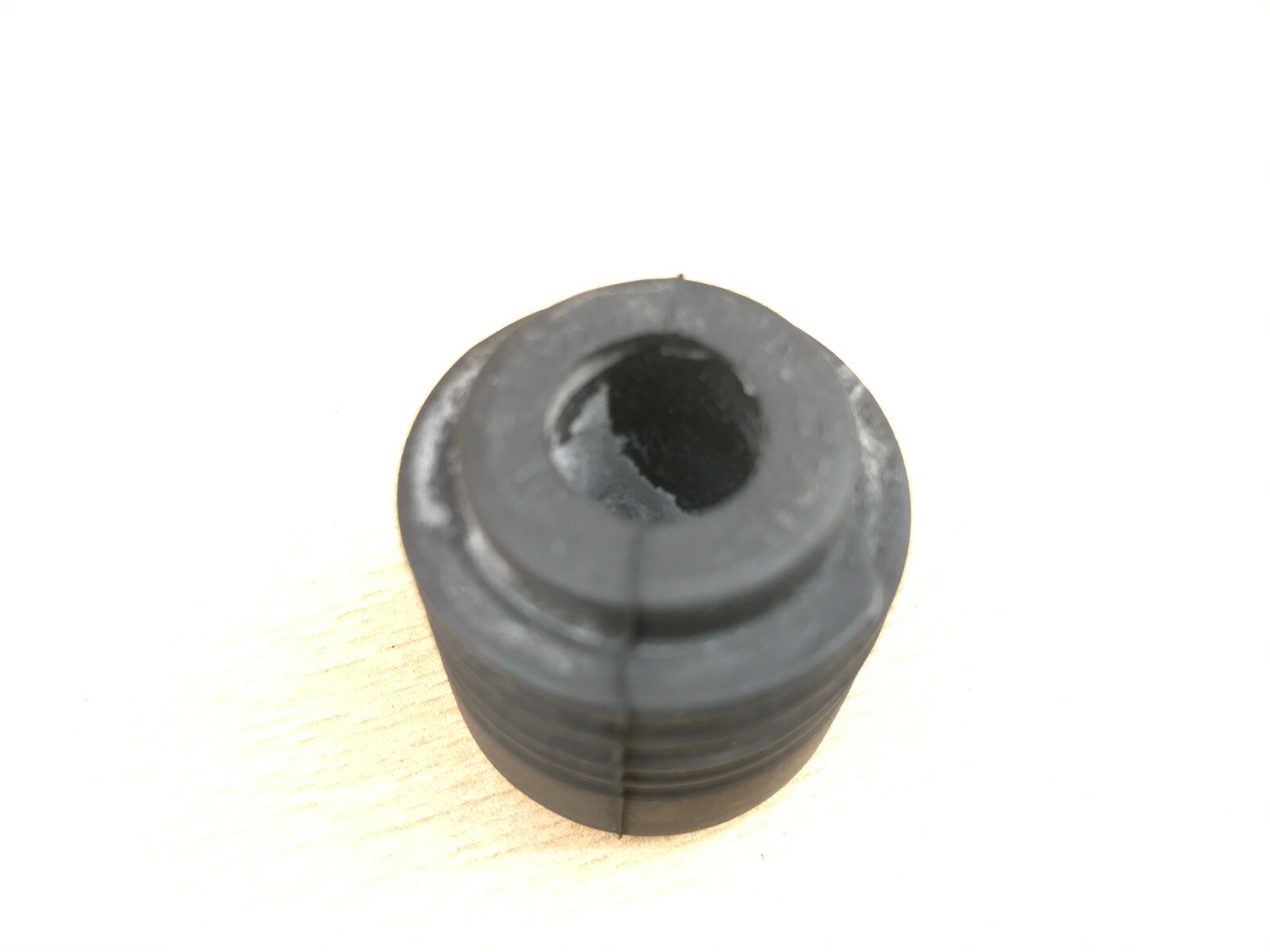 VOLVO V50 C30 S60 FRONT BUMPER SLAM PANEL UPPER RUBBER BUMP STOP 07-12 ...