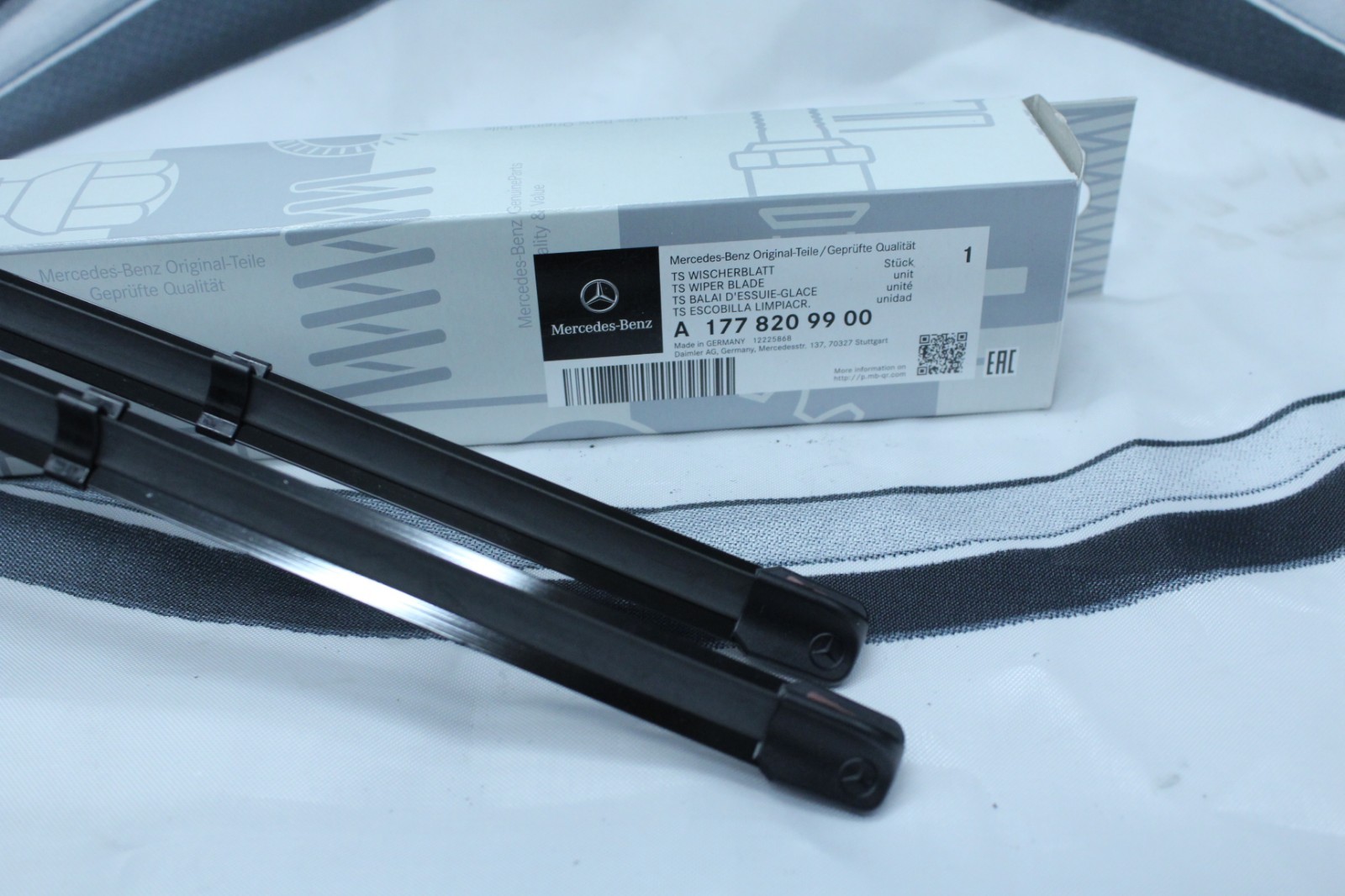 NEW Genuine Mercedes-Benz W177 A-Class Front Wiper Blades A1778209900 ...