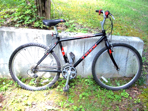 Trek 800 Sport Mountain Bike Bicycle 18" Frame and 26" Tires Black and ...