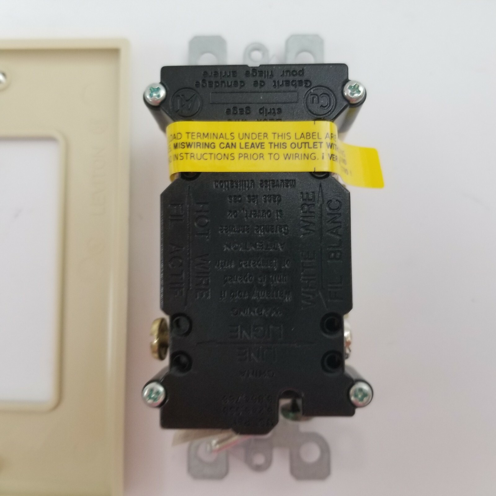 Leviton Smartlock Pro 7599-i Ivory GFCI Lighted 15a-125v for sale ...