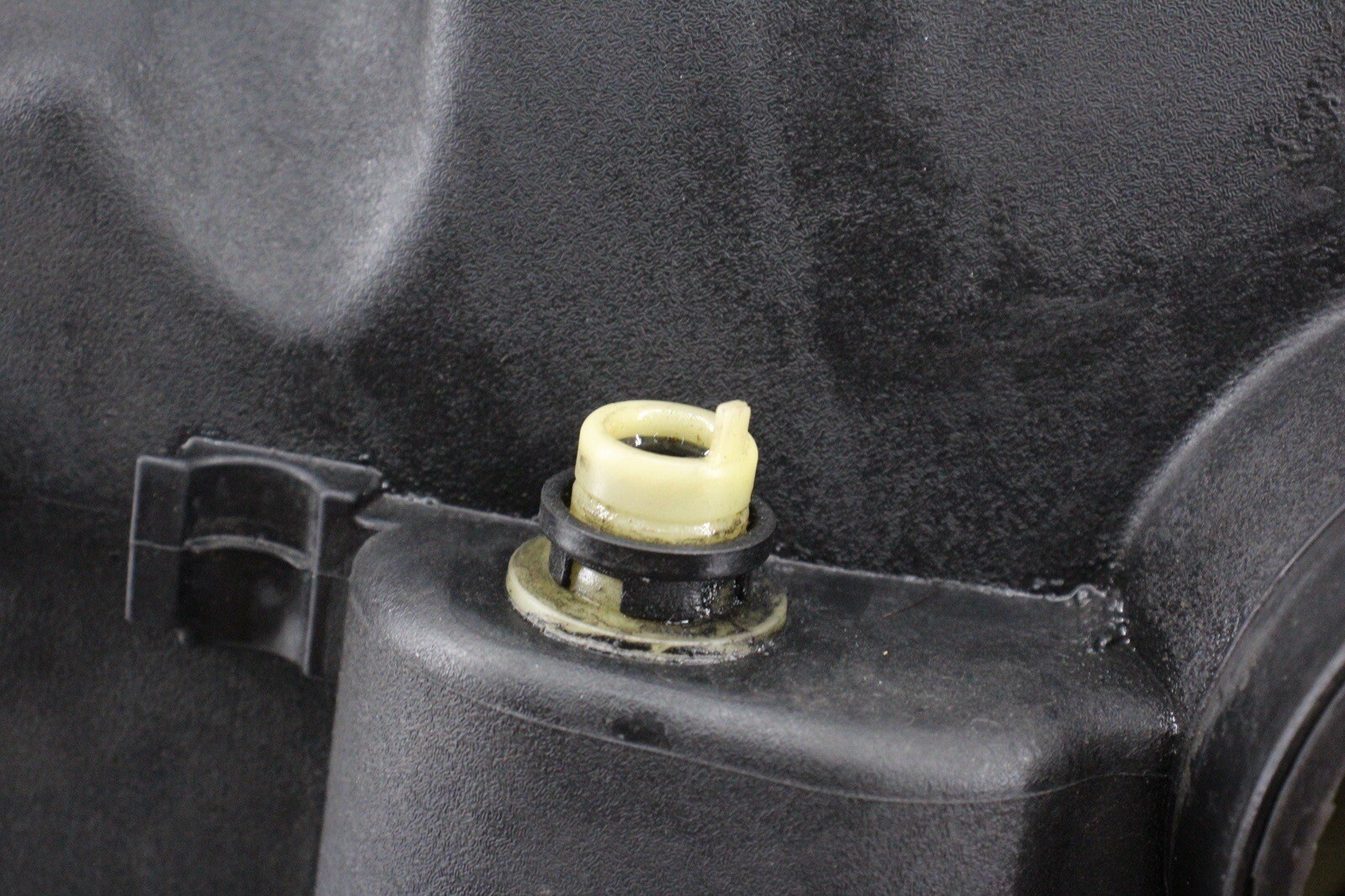 02-06 BMW E46 M3 S54 Air Intake Manifold Automatic SMG Reservoir ...