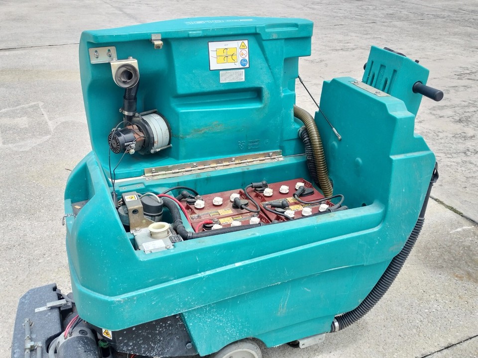 Tennant 1610 Commercial Carpet Cleaner Extractor - Works but needs ...