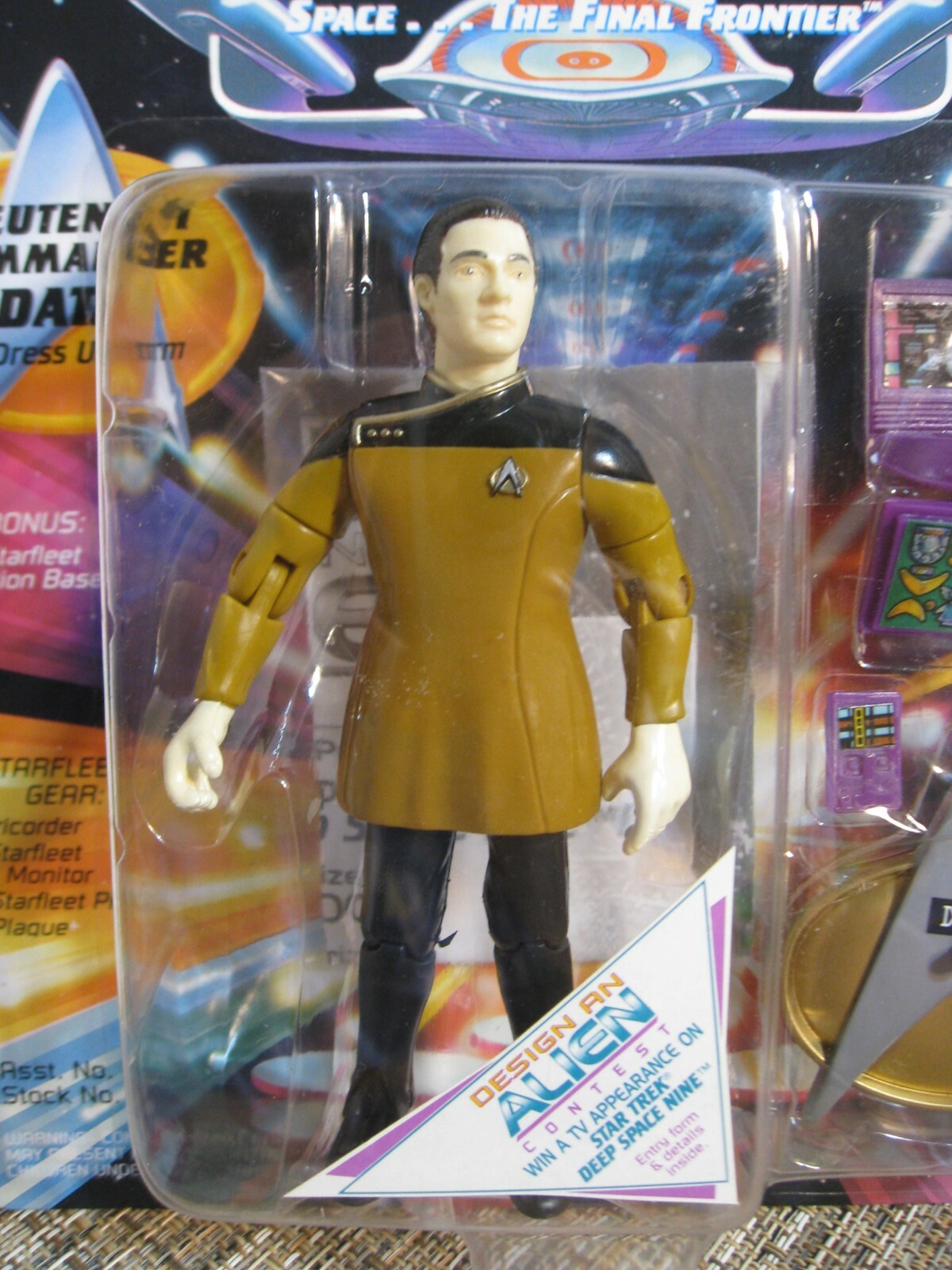 Star Trek - The Next Generation - Lieutenant Commander Data in Dress ...