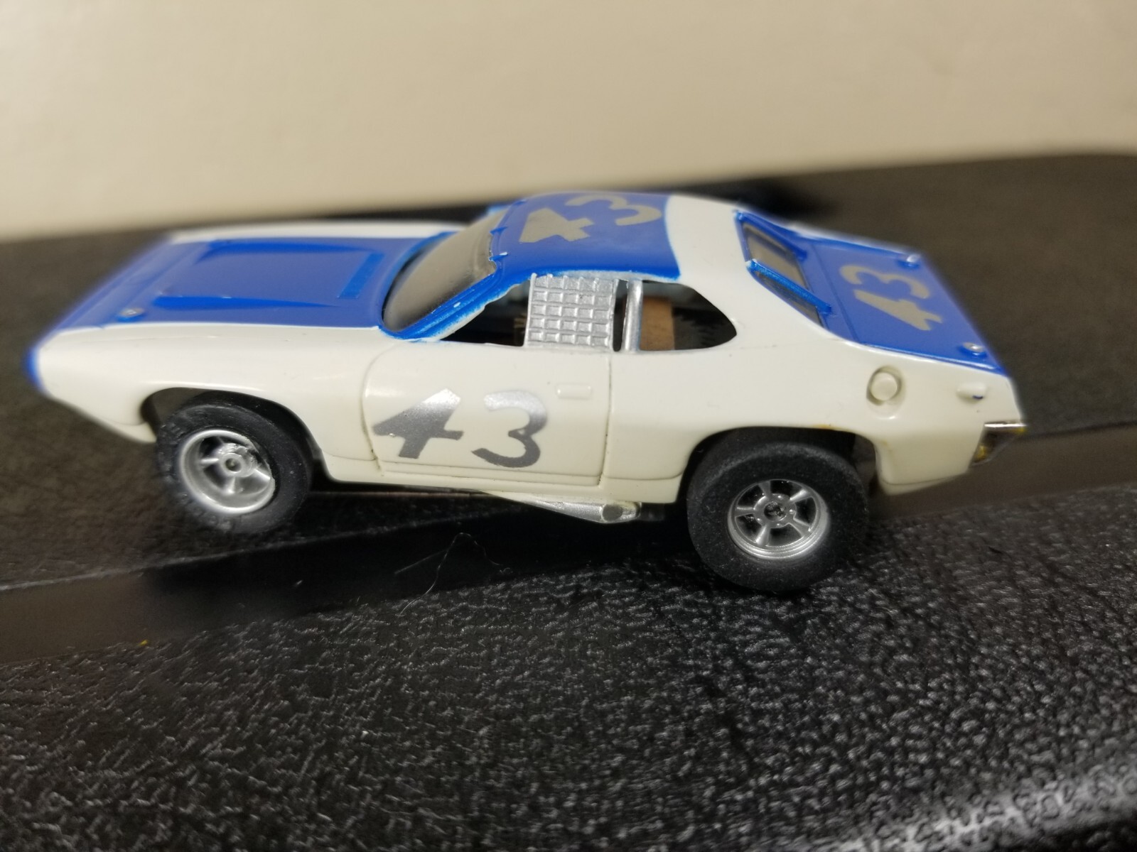 AFX Aurora Plymouth Road Runner * White/Blue Petty #43 Magnatraction ...
