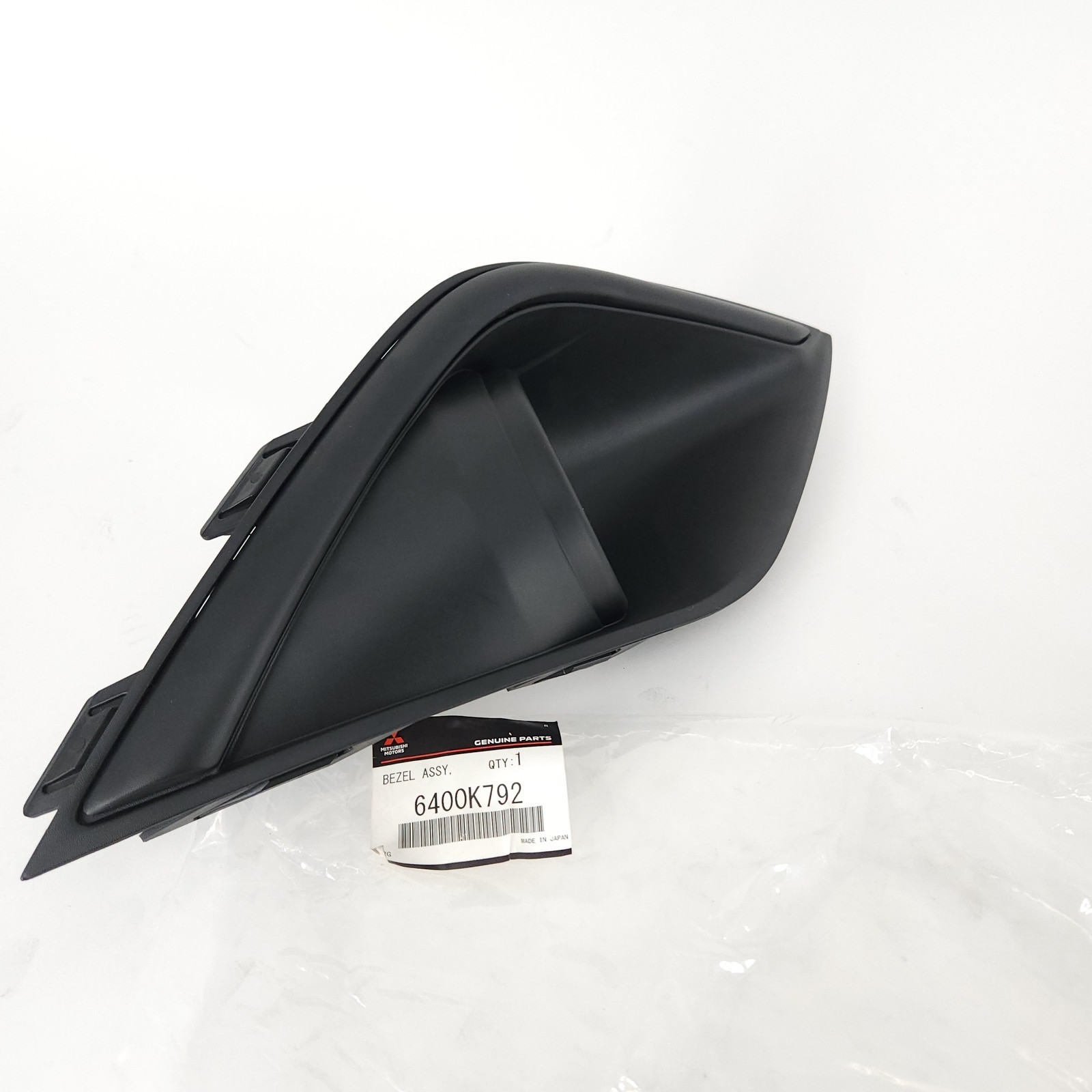 Genuine OEM Mitsubishi 6400K792 Passenger RH Fog Lamp Bezel 2020 ...