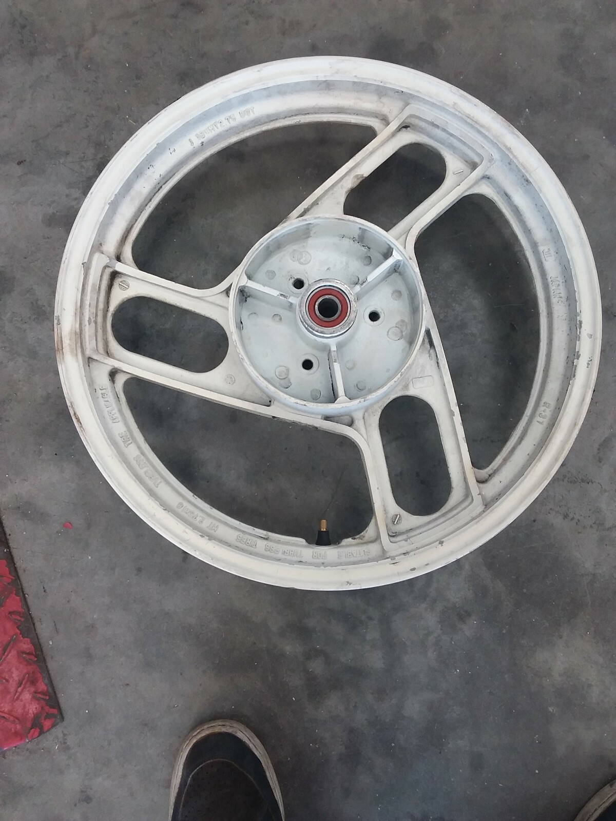 86 87 88 1986-1988 Yamaha FZ600 rear wheel rim *STRAIGHT* Oem white | eBay