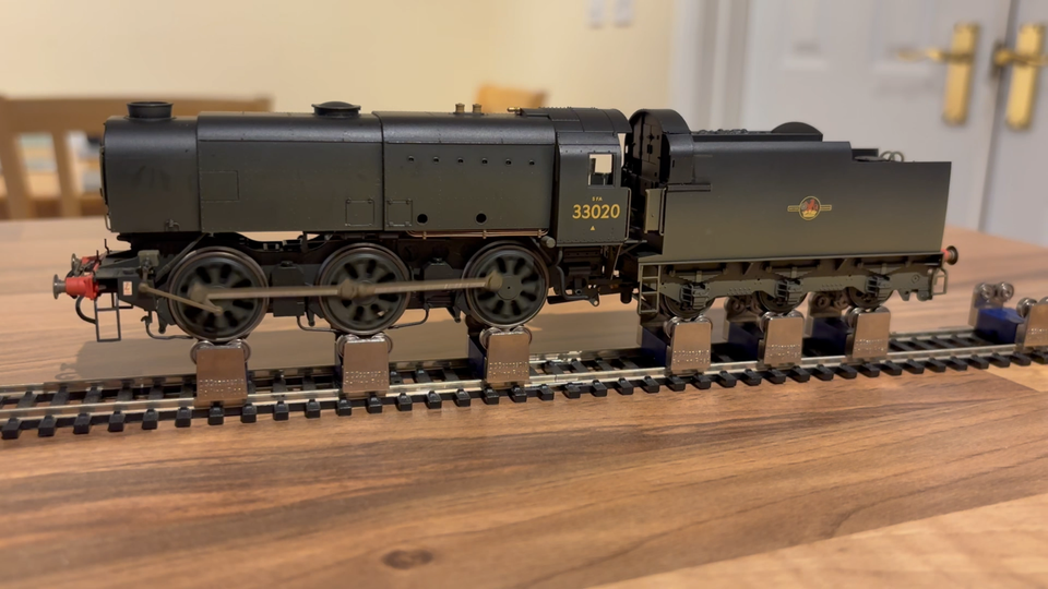 Hornby R2344B Class Q1 Locomotive '33020' DCC Fitted with Stay Alive ...
