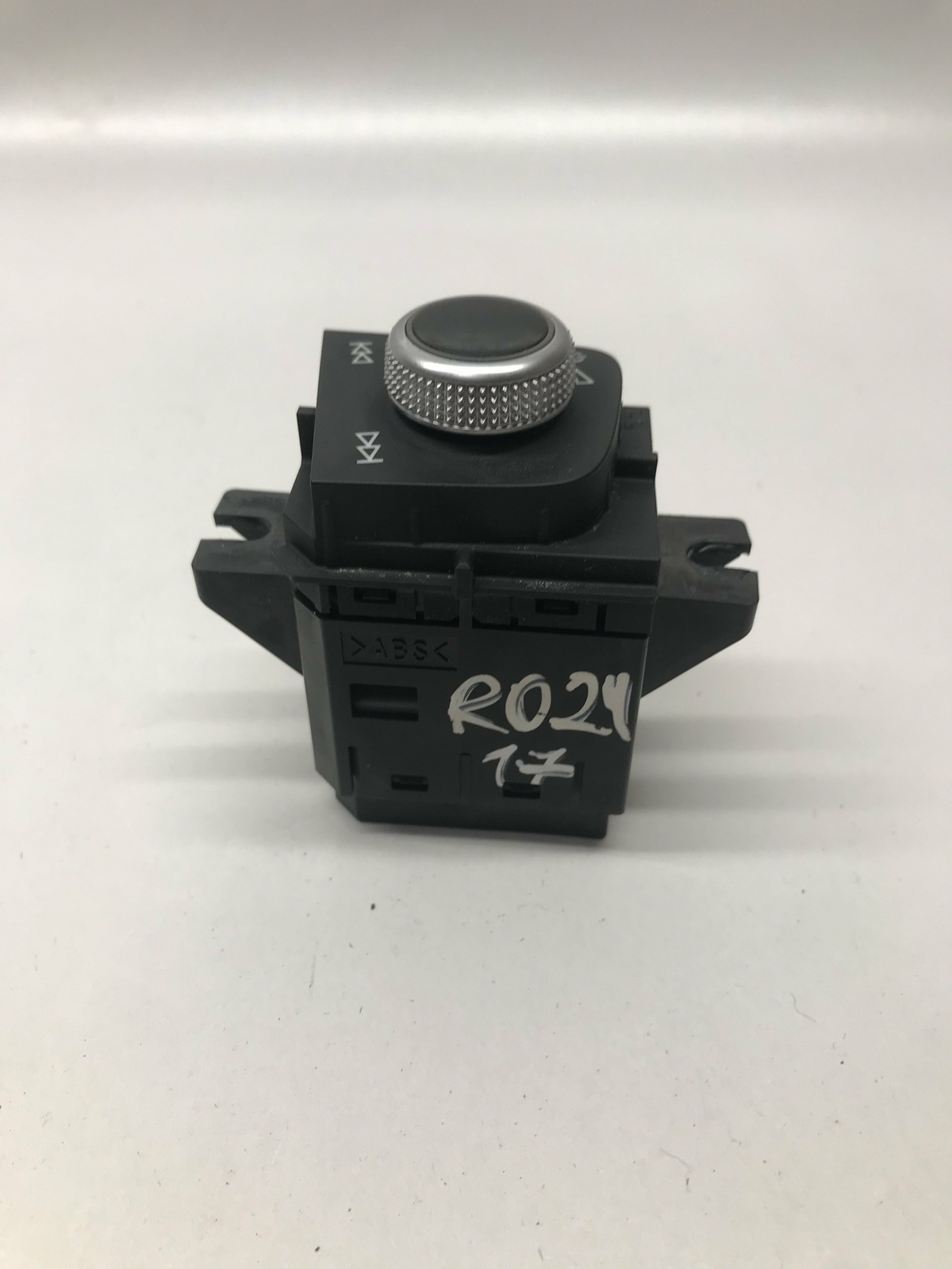 2017 AUDI A4 8W2, B9 2.0 TFSI Music Player Buttons 8w1919616 | eBay