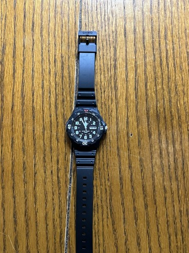 VTG CASIO QUARTZ WR 100M DAY DATE 5125 MRW-200H wrist watch Black Face ...