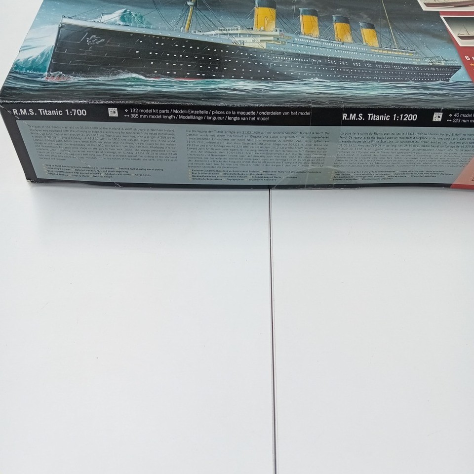 Revell RMS Titanic Model Kit Gift Set in 1:700 & 1:1200 scale Boxed ...