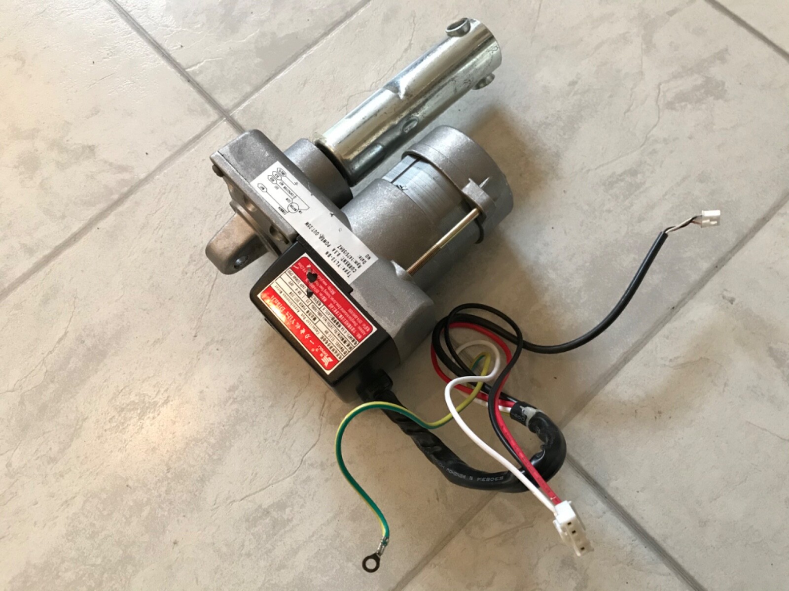 CONFIDENCE FITNESS HEAVY DUTY TXI TREADMILL INCLINE MOTOR IN GOOD ...